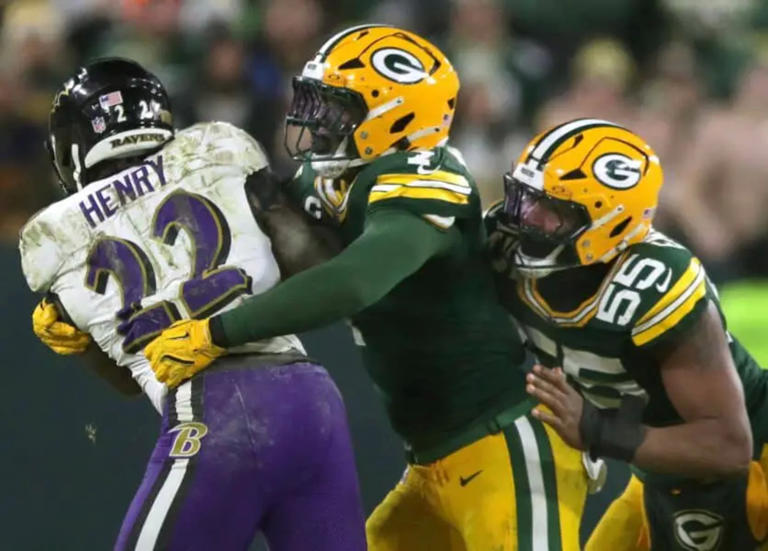 Ravens running back Derrick Henry breaks all-time NFL record