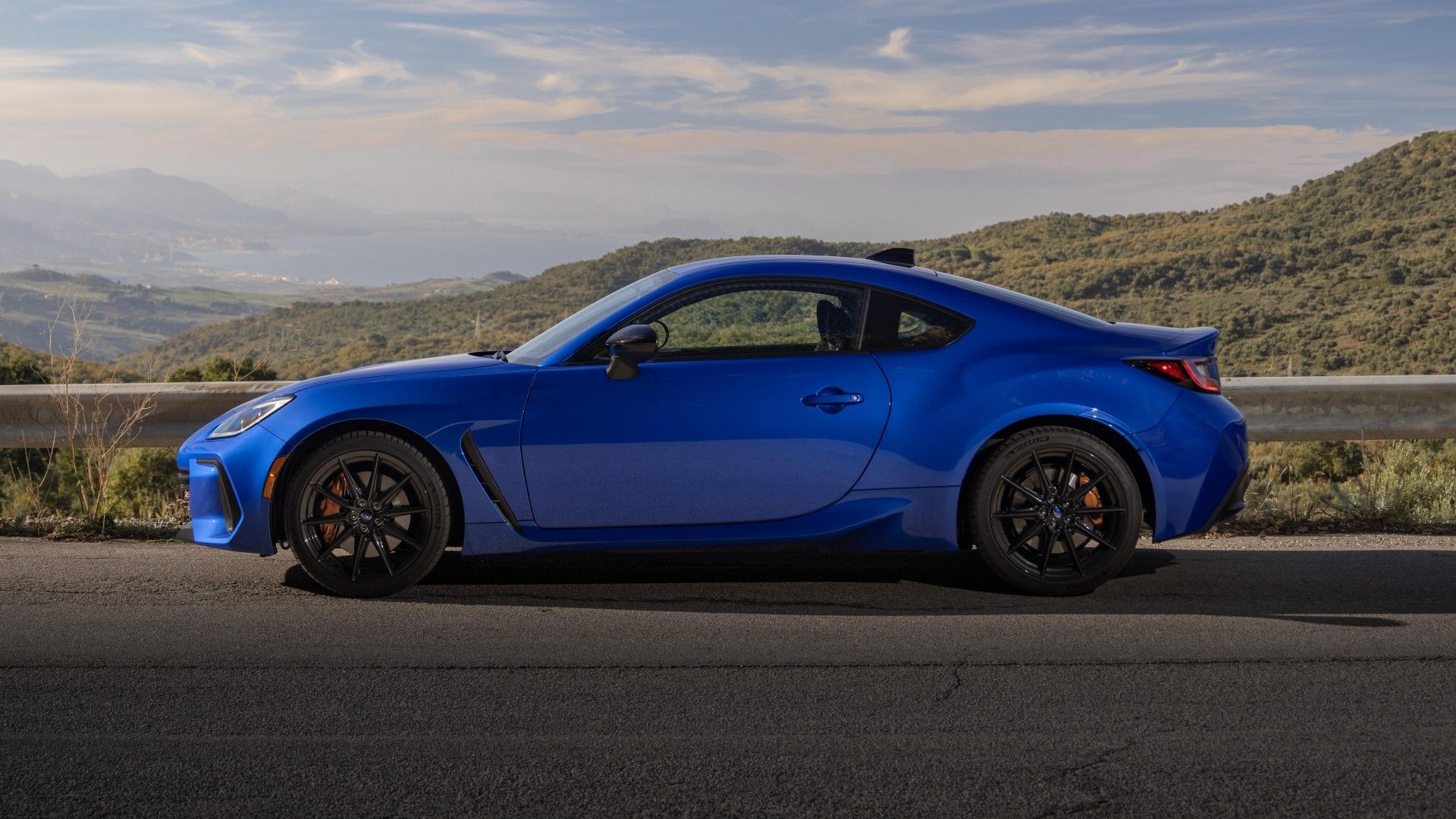 The slow sports car that teaches you to drive like a pro
