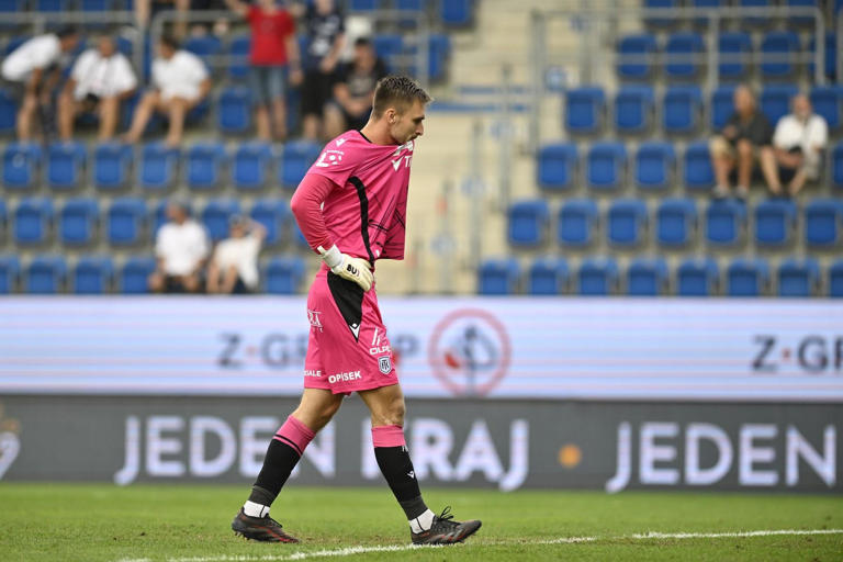 Video: Hrubka roku 2025. Teplický brankář chtěl zdržovat, místo toho si ...