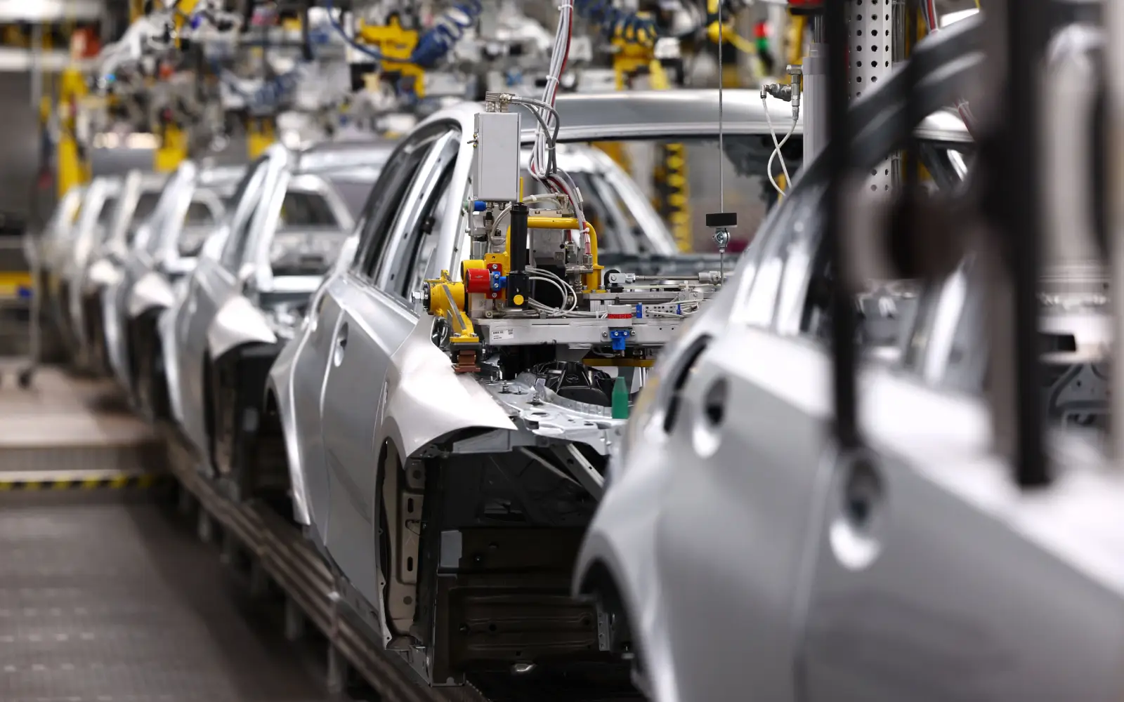 German business groups expect job cuts in 2026 as economic crisis drags on