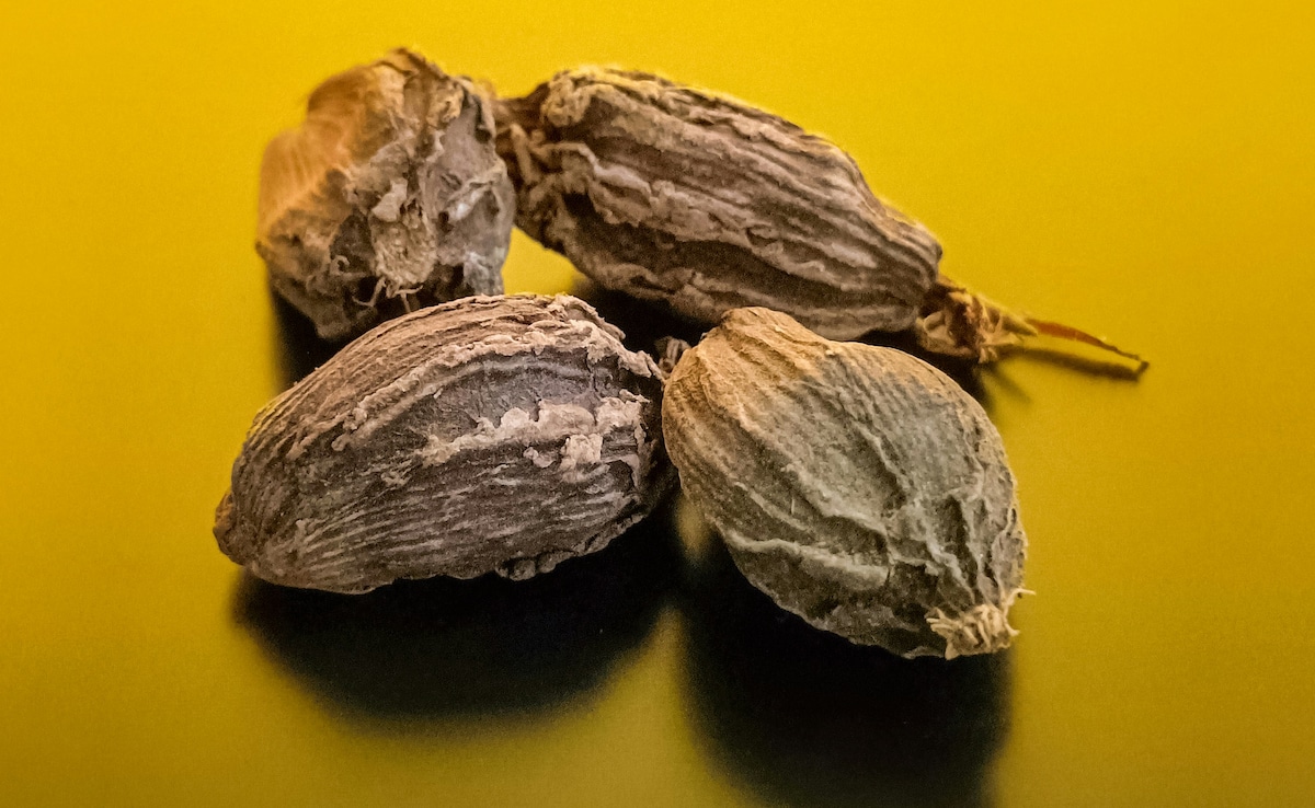 5 health benefits of badi elachi or black cardamom