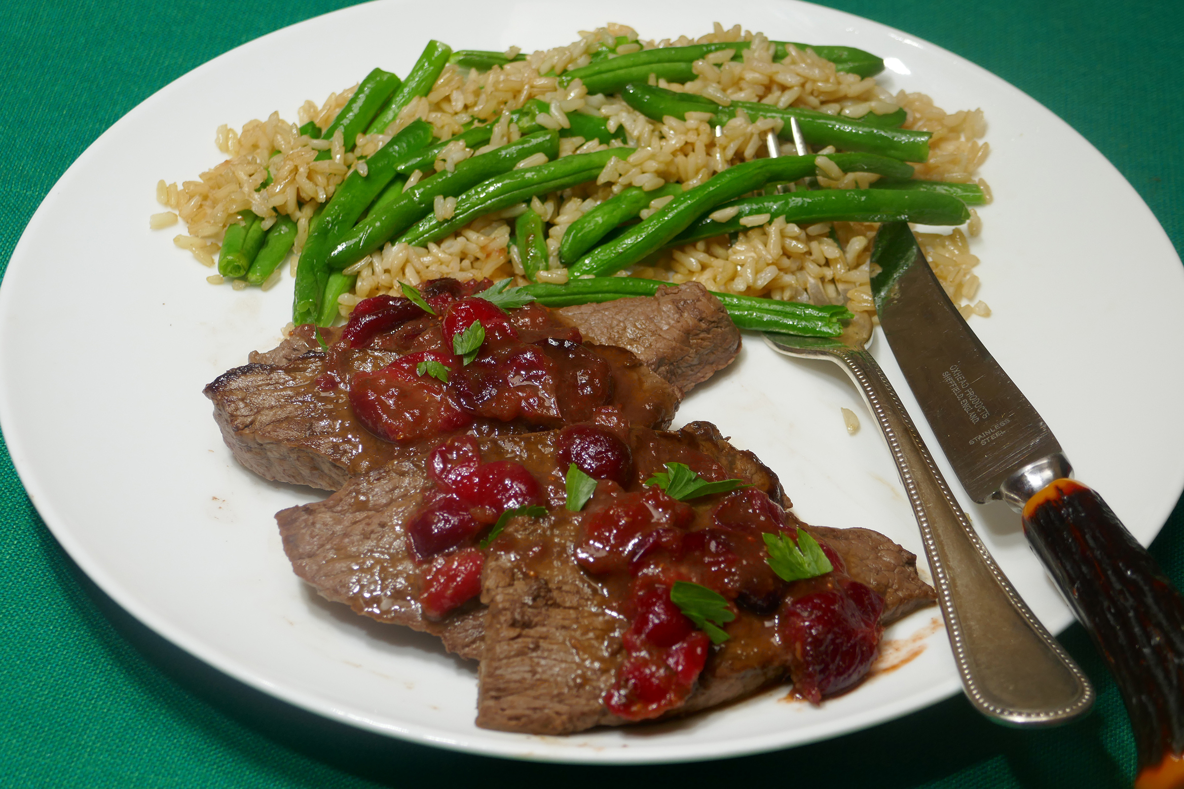 Quick fix: Beef tenderloin with cranberry mustard sauce and green beans ...