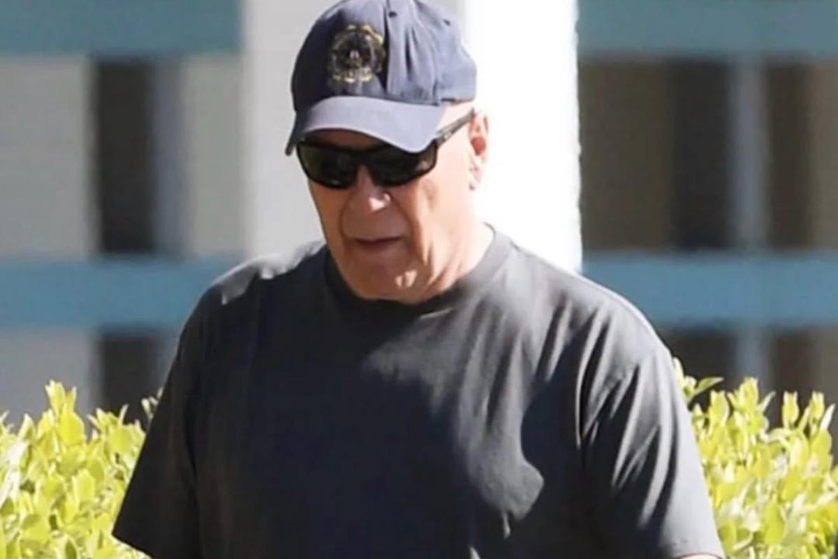 Bruce Willis' rare photos released amidst dementia battle - actor looks ...