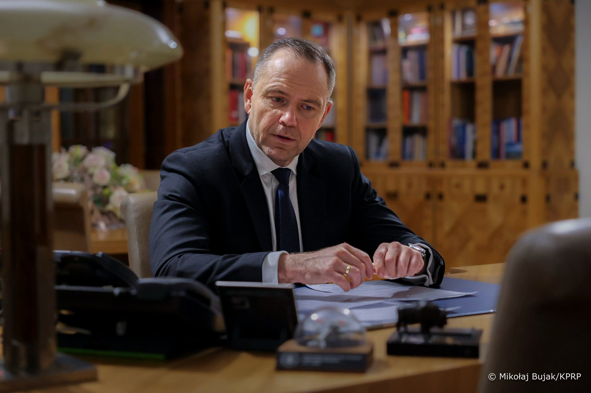 Kontrowersyjny projekt dzieli prawicę. Polacy wskazali, co powinien ...