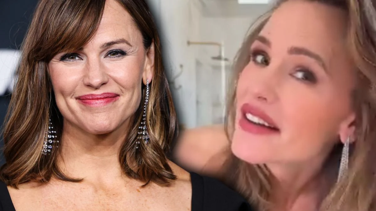 Jennifer Garner, 53, nails the 'felt pretty' trend—fans spot striking ...