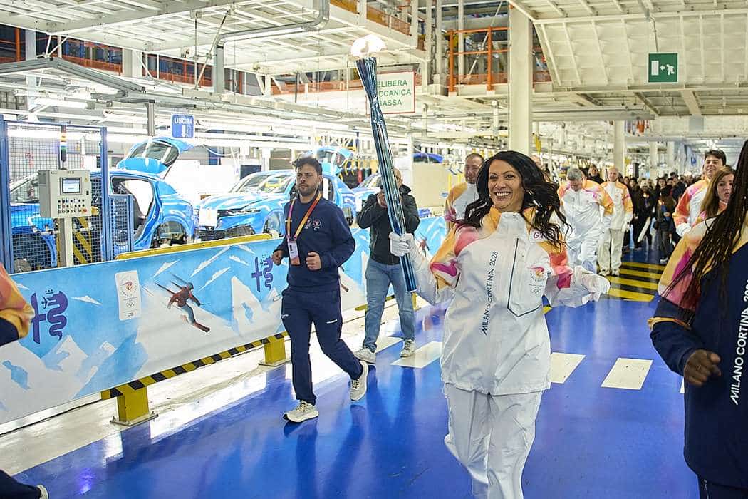 La fiamma olimpica arriva a Pomigliano d’Arco: Alfa Romeo protagonista ...