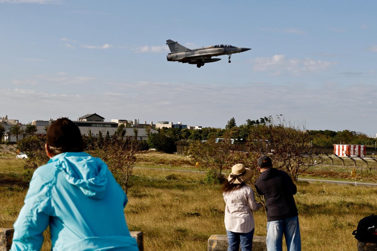 La Cina lancia esercitazioni a fuoco vivo attorno a Taiwan