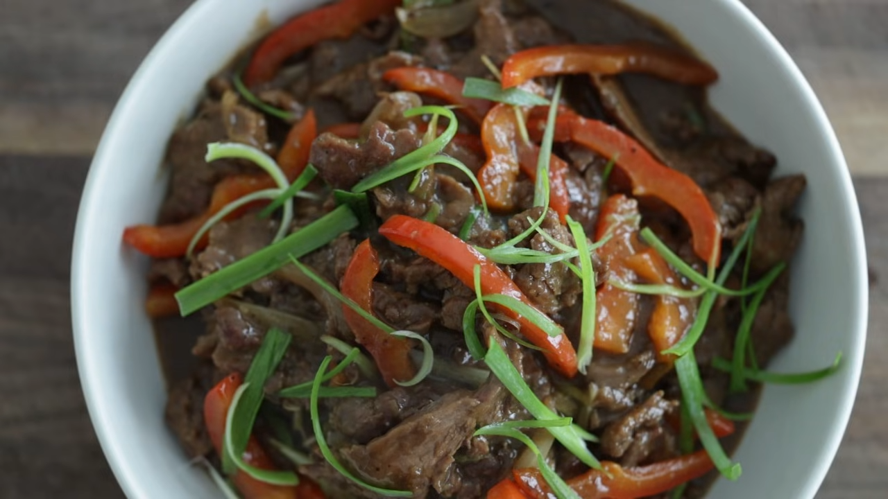 How simple ingredients create a richer pepper steak at home