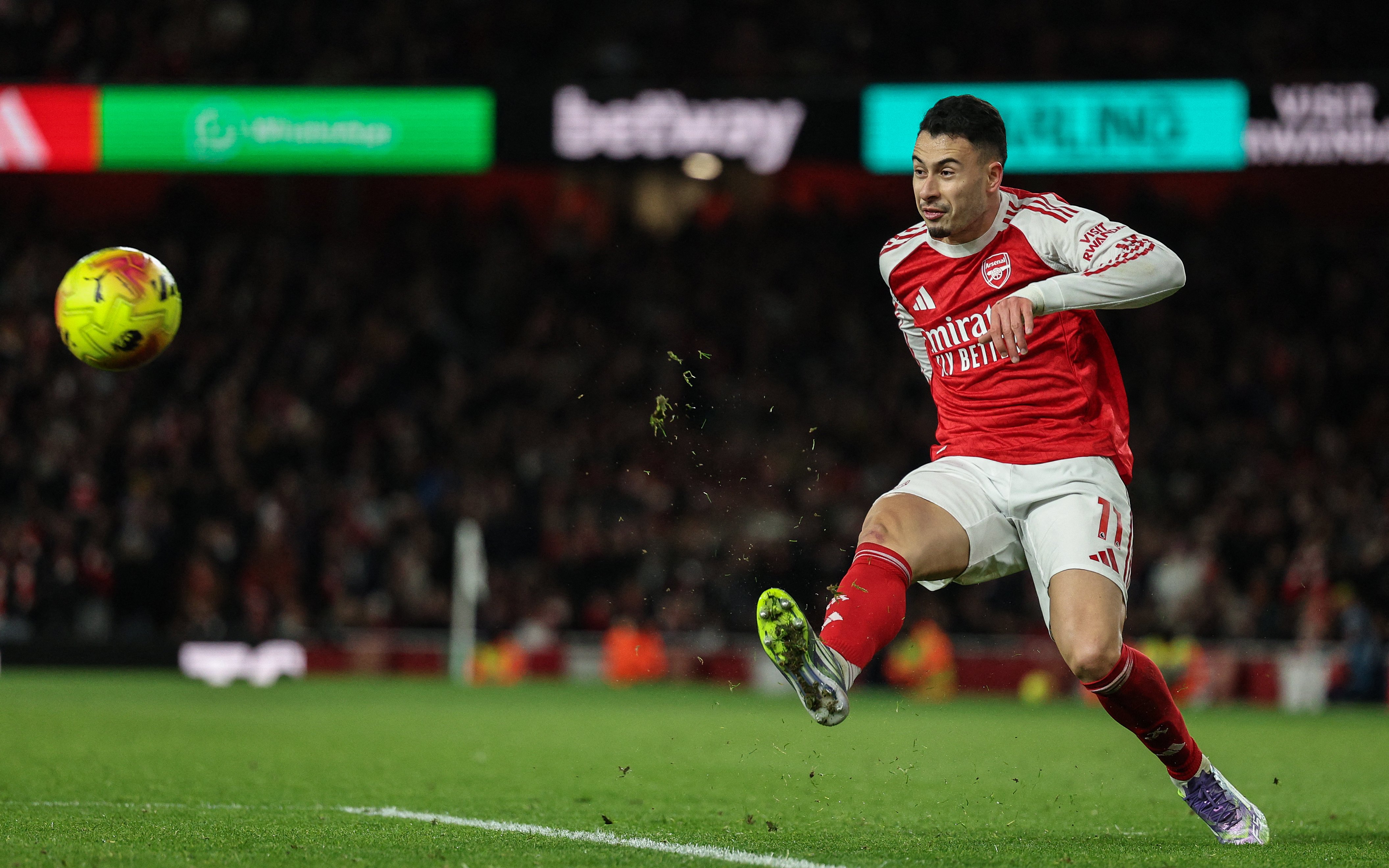 Arsenal must keep title nerves at bay as stats show change is coming