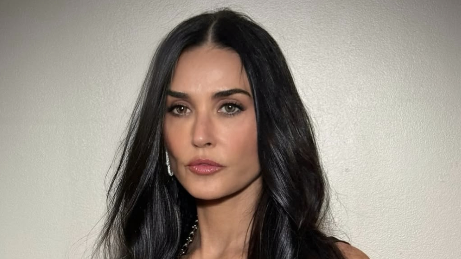 Demi Moore en haar dochters, gekleed in pyjama's, zorgen deze kerst ...