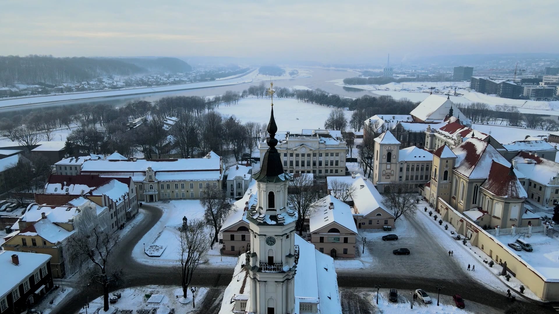 Kaunas, Lithuania: Tur drone di alun-alun balai kota bersejarah
