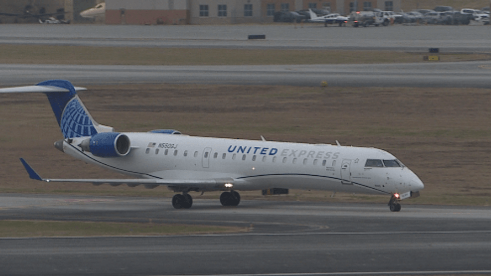Former United Airlines employee now allowed to sue over COVID vaccine ...