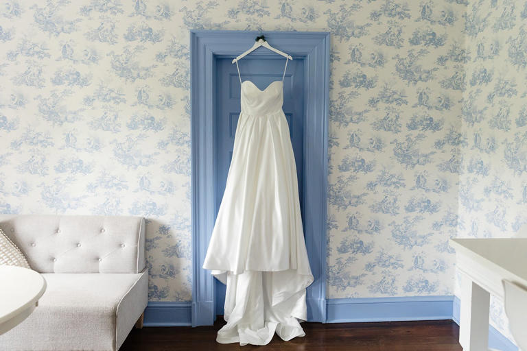 Giant Cutouts of This Couples’ Cats Were Stars on Their Wedding ...