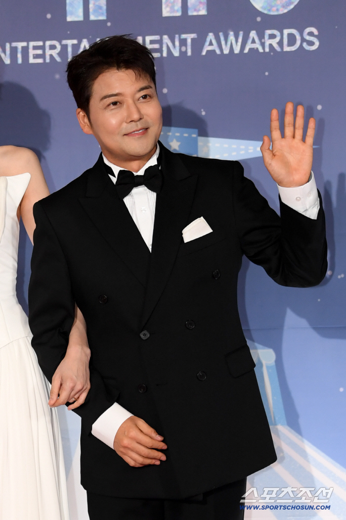 Jeon Hyunmoo, have a great time today!