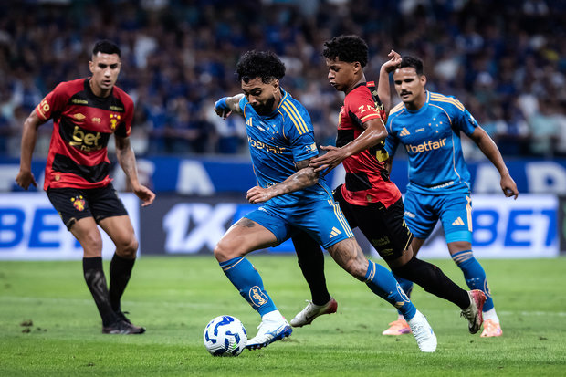 En Brasil votaron los peores fichajes de 2025 y aparece un uruguayo en ...