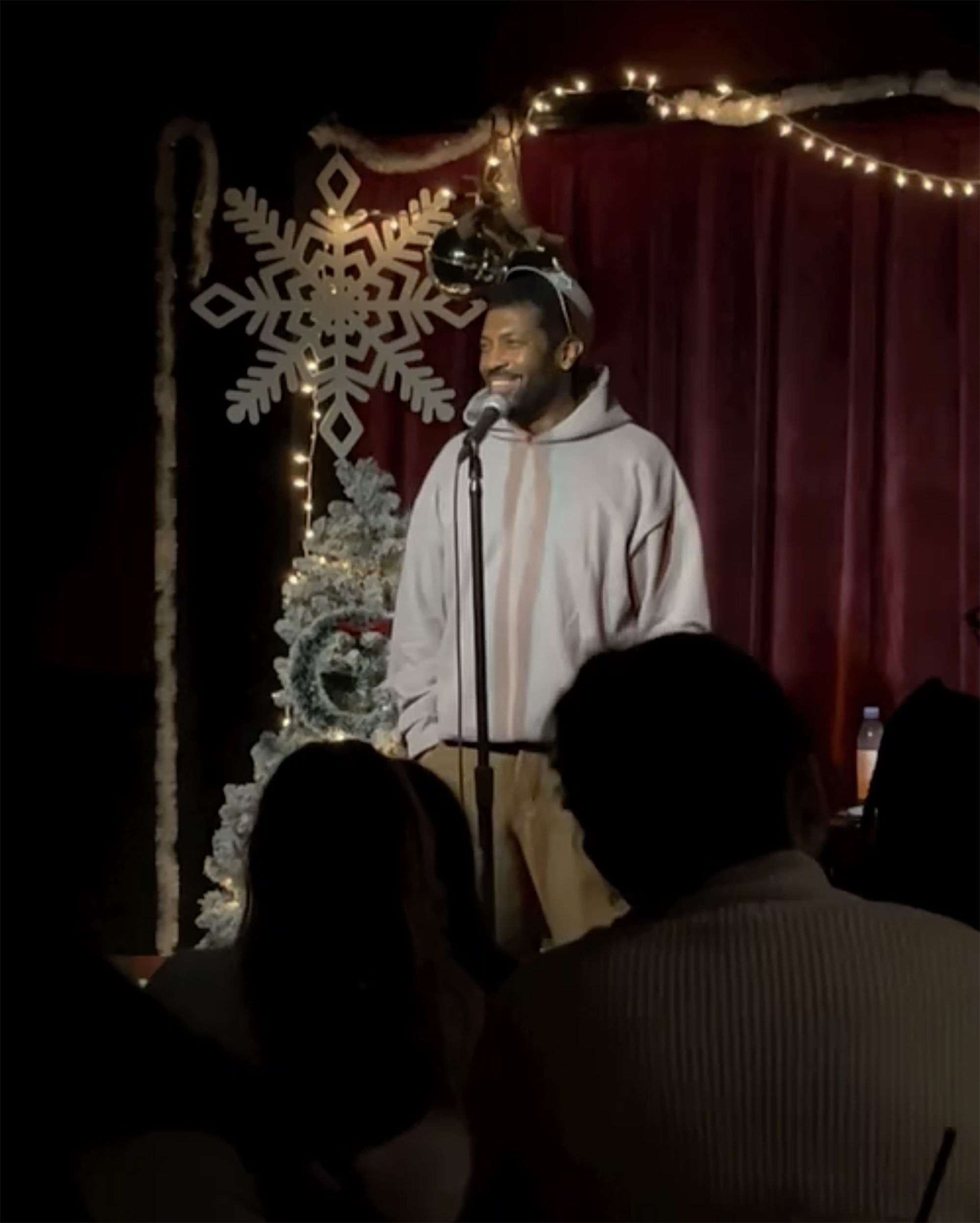 Watch 'awkward' moment Kanye West is brought onstage at Deon Cole's ...