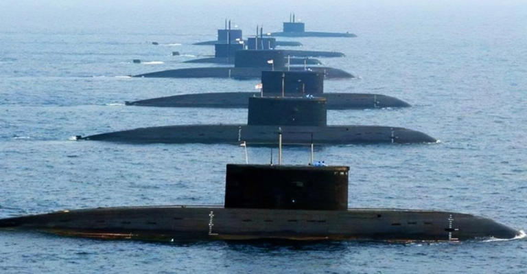 Ukraine hits $500M Russian submarine with world’s first underwater ...