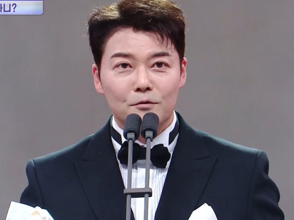 Jun Hyun-moo apologizes amid 'Injection Aunt' scandal at MBC Awards