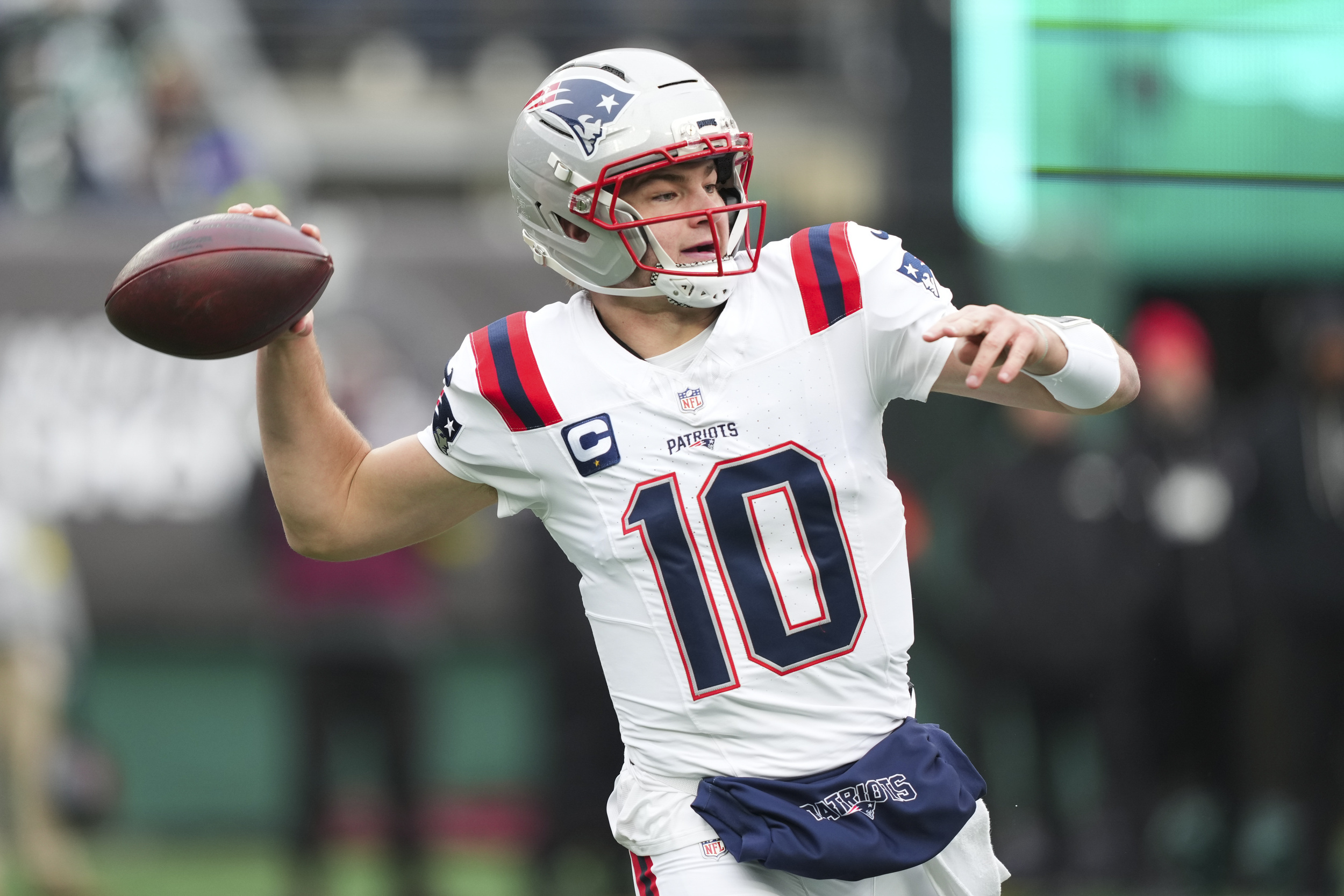 Patriots QB Drake Maye makes NFL history while also matching franchise ...
