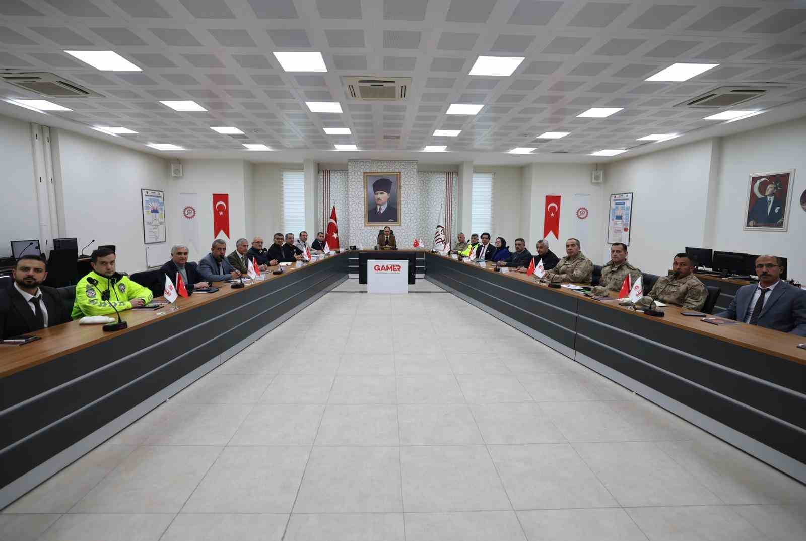 Siirt’te karla mücadelede 200 araç ve 600 kişi sahada