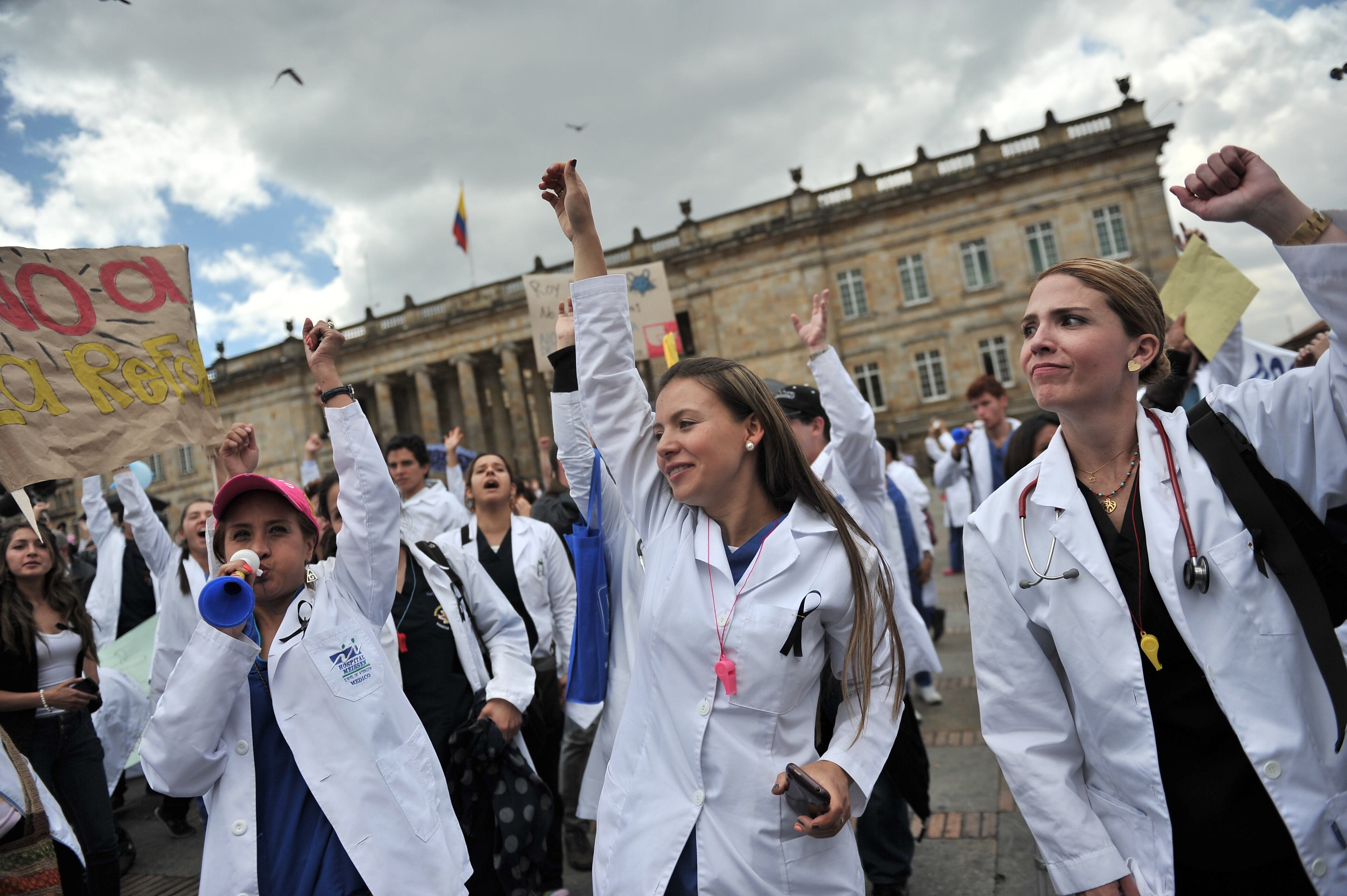 Minsalud anuncia recursos para el pago de internado a estudiantes de ...