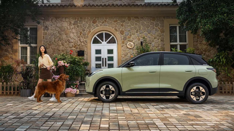 Ecco l'EV economica di Geely che batte Tesla e BYD in Cina