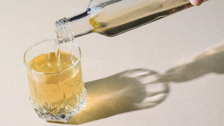 Tirar vinagre blanco en las rejillas de tu casa: cómo usarlo y por qué ...