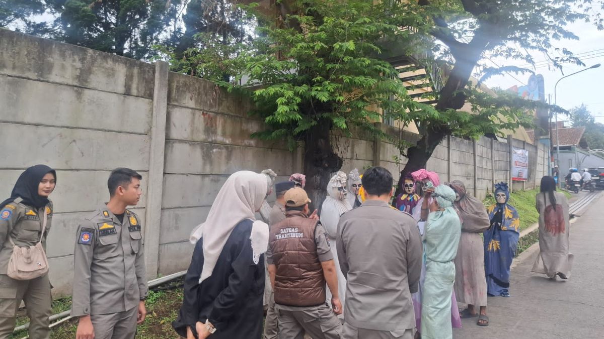 23 pocong jalanan ditertibkan Satpol PP di Lembang saat libur Nataru