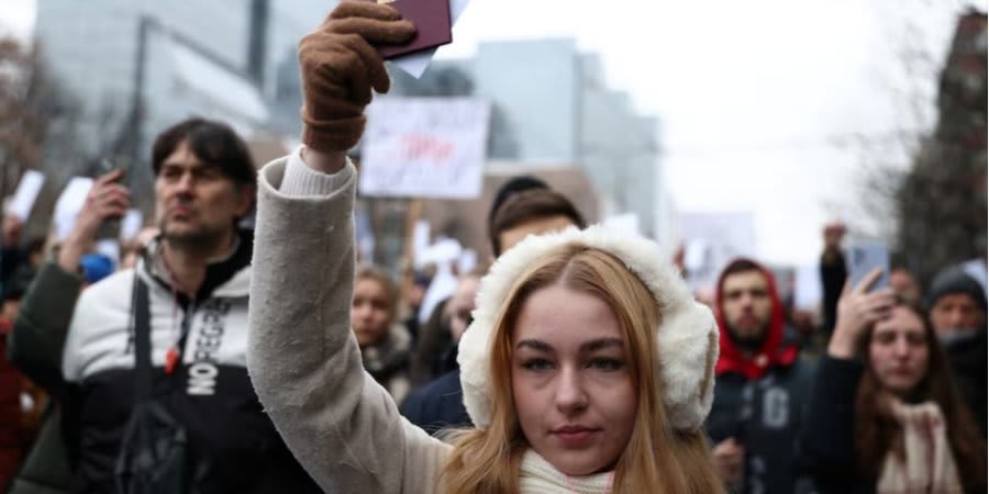 Serbian student protesters start signature drive for snap general election