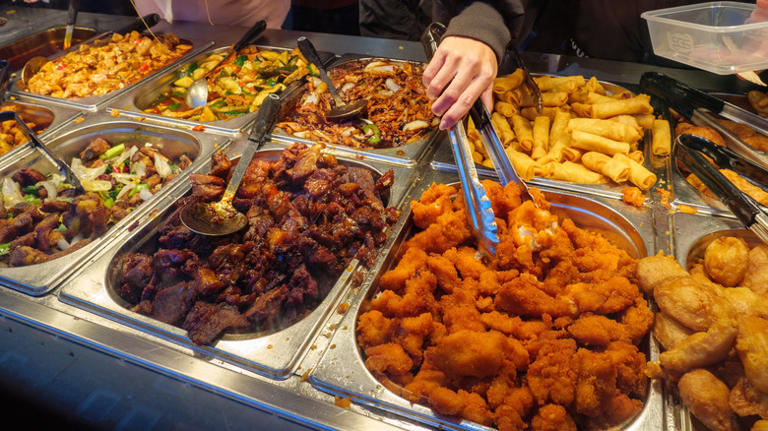 The very worst times to visit a buffet restaurant