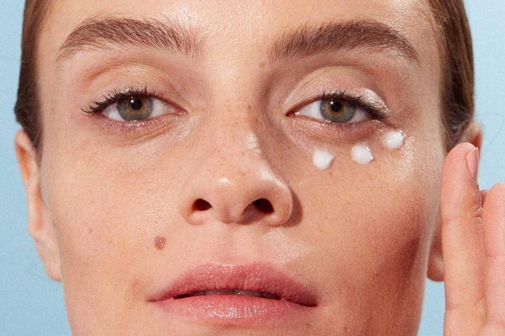 Penyebab Muncul Garis Halus di Leher yang Perlu Kamu Tahu