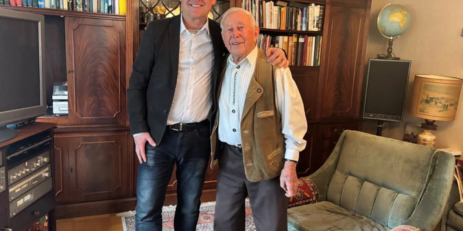 Klagenfurter Fahnenschwinger feierte seinen 101. Geburtstag