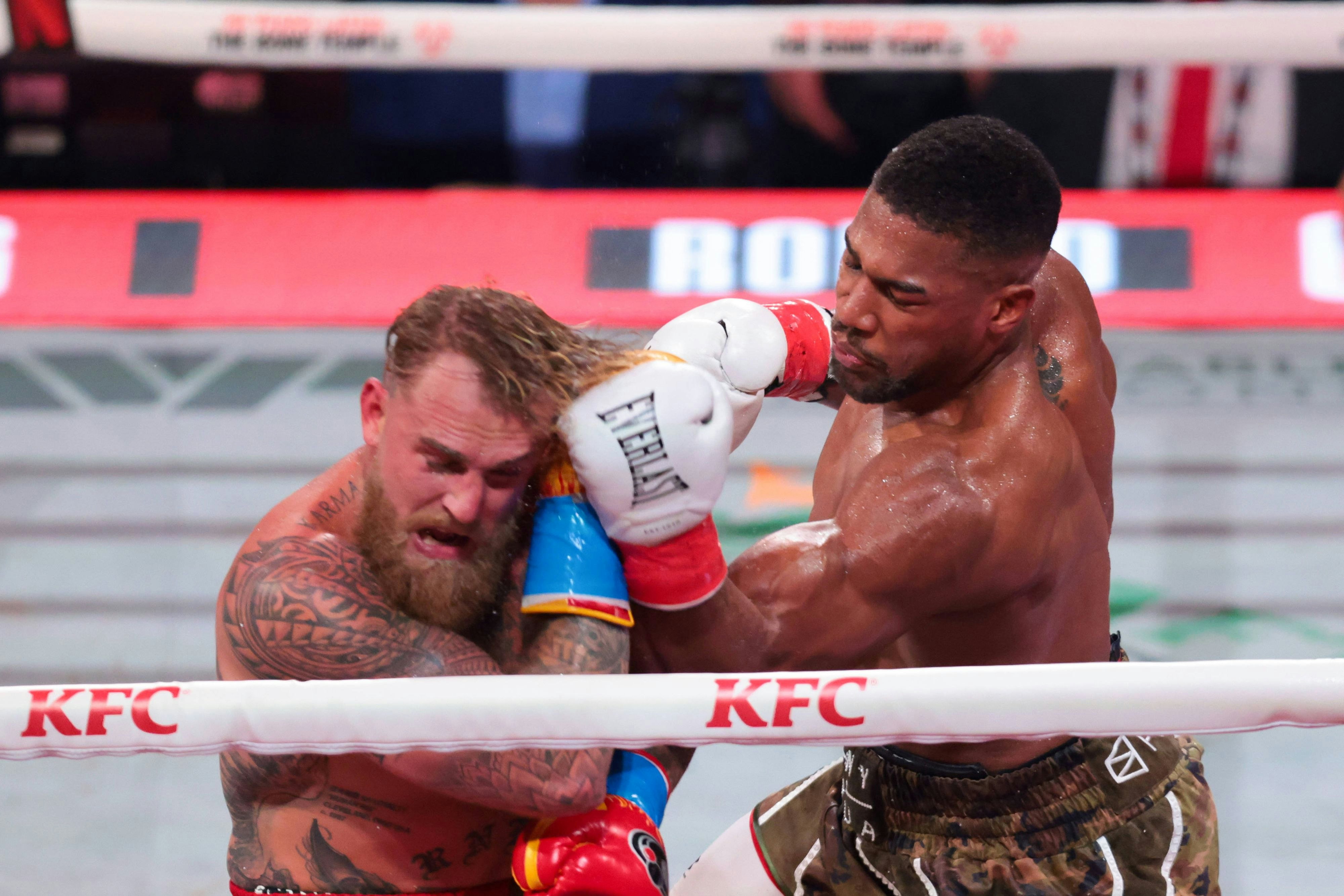 Zwei Menschen sterben: Box-Star Joshua in tödlichen Crash verwickelt