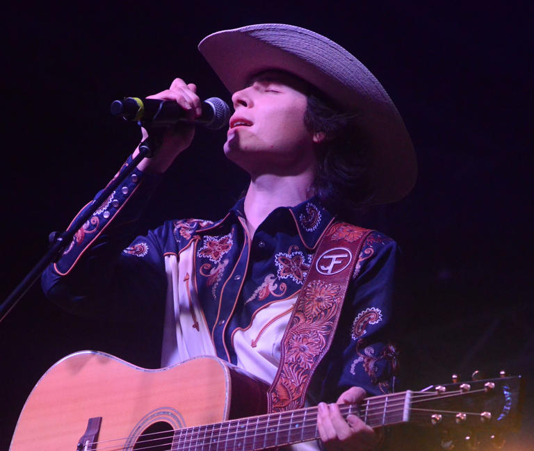 Louisiana American Idol star plans New Year's Day Rose Parade performance