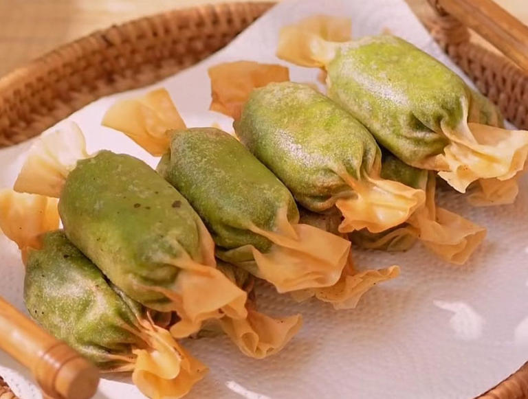 Lumpia pisang ijo viral: Perpaduan crispy, lembut, dan lumer cokelat ...