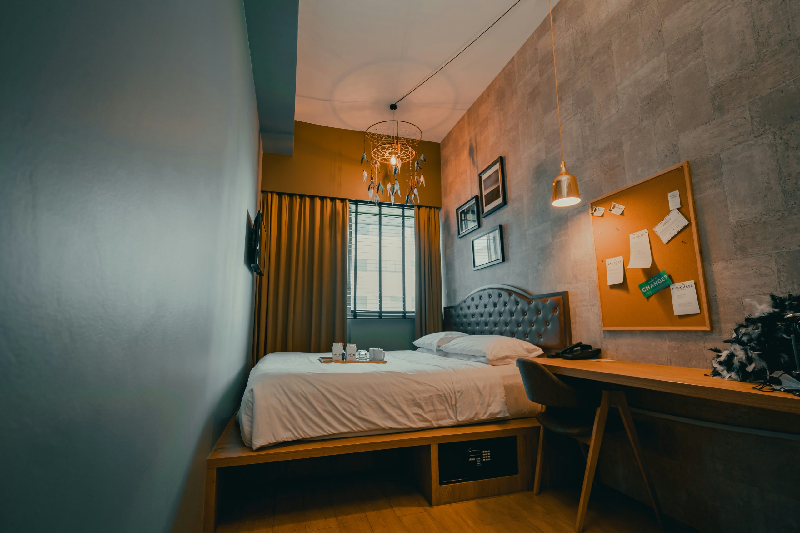 Small bedroom layouts that feel spacious