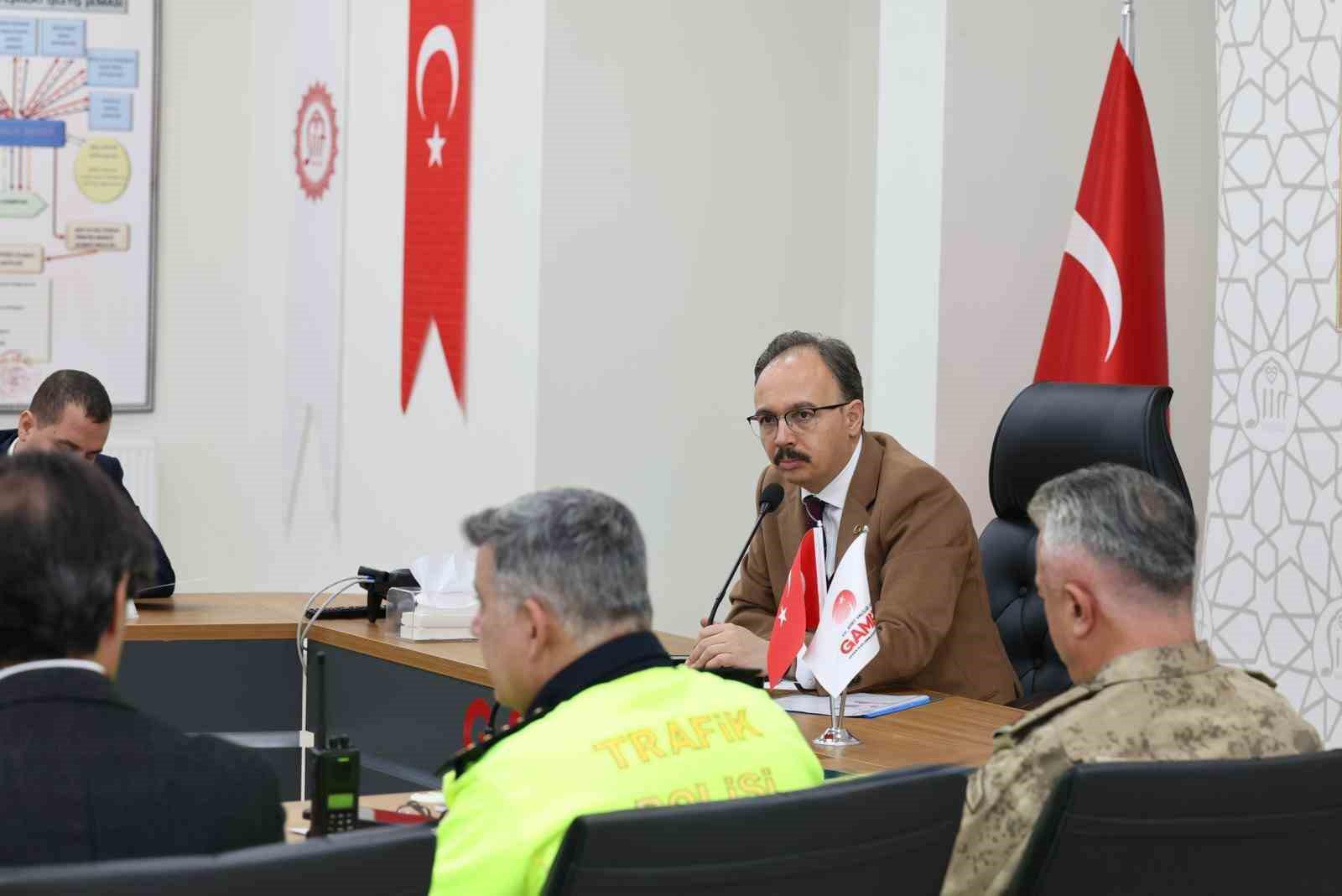 Siirt’te karla mücadelede 200 araç ve 600 kişi sahada