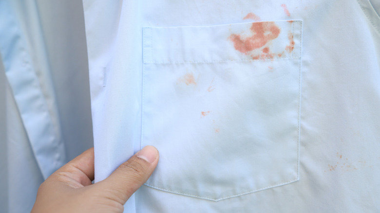 Common laundry stains that can be fixed with a little bit of vinegar