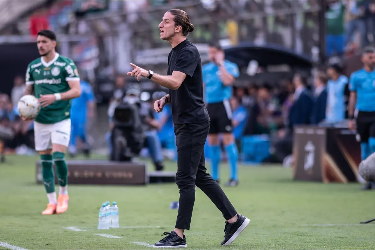 Flamengo prolonge Felipe Luis