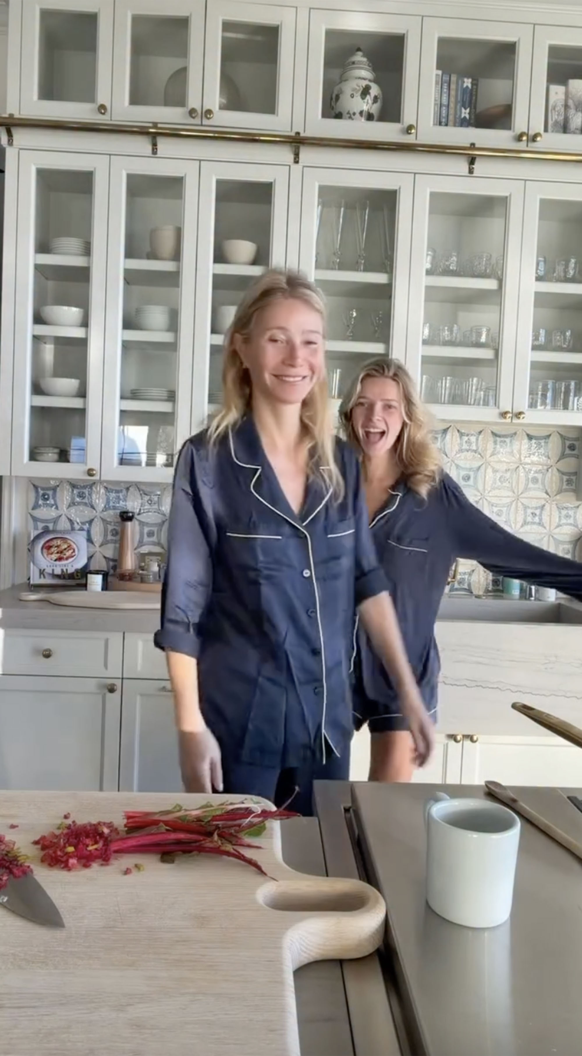 Gwyneth Paltrow and daughter Apple Martin twin in matching pajamas for ...