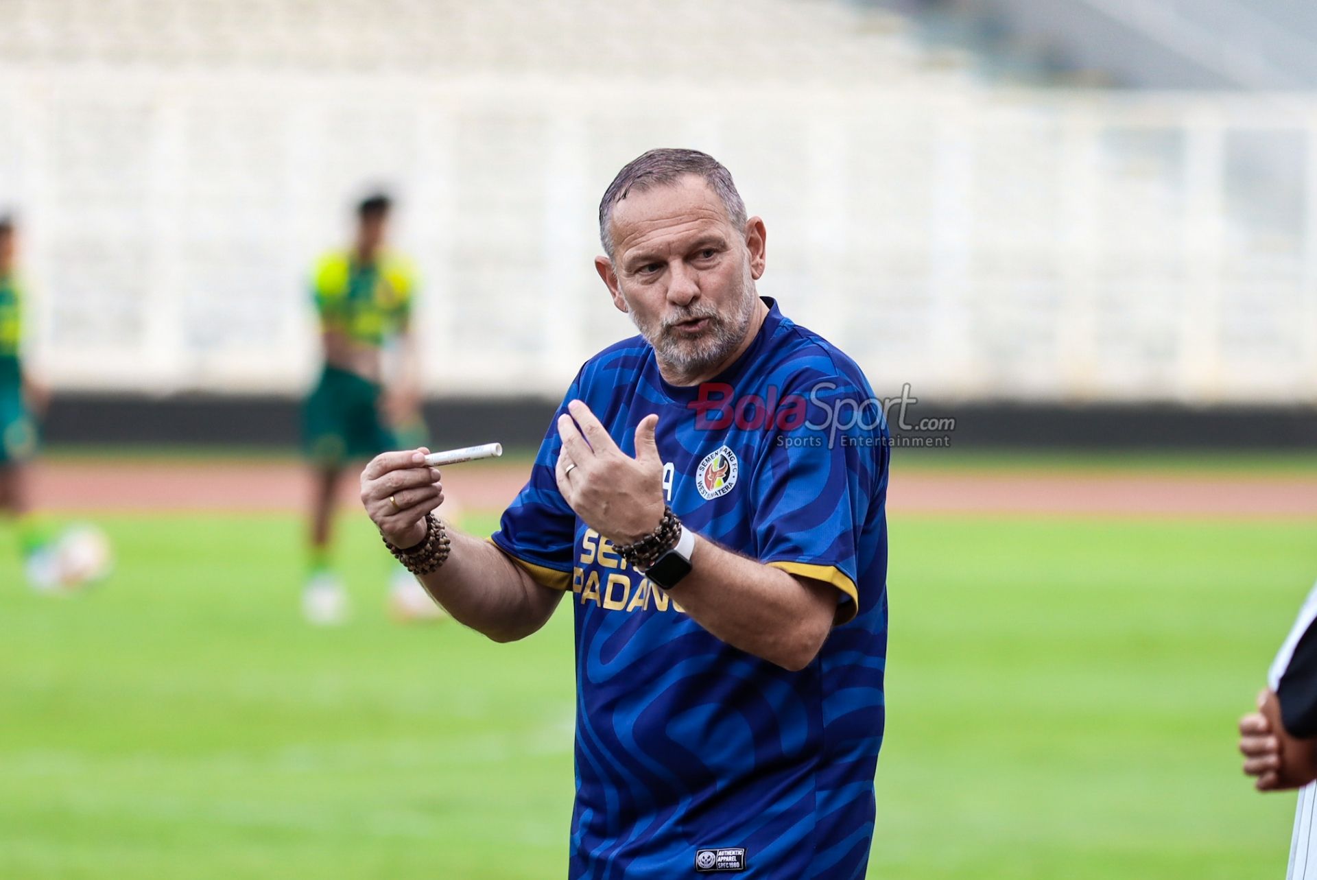 Kalah dari Persis, pelatih Semen Padang malu hingga ingin usir pemain ...