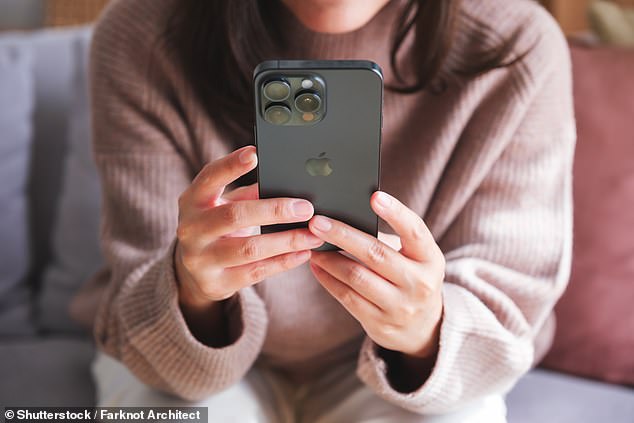 Apple issues warning to all 1.8bn iPhone users over 'extremely ...