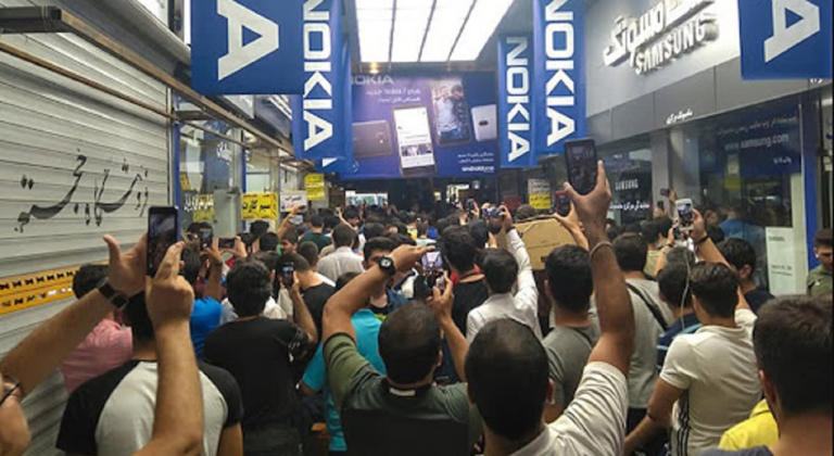 Tehran blog: Iran rattled on second day of protests as tear gas flies ...