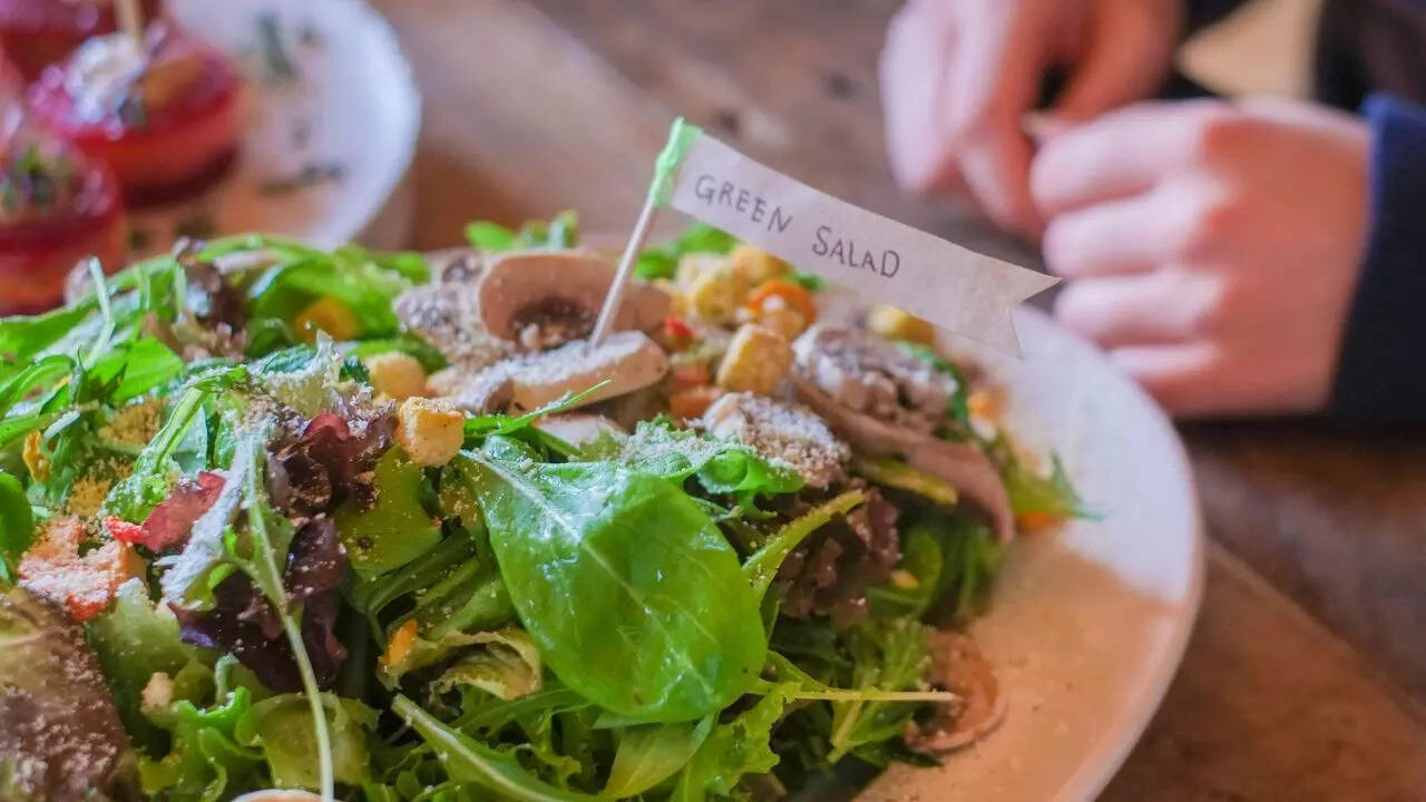 Green salads are not as fibre-rich as many believe; UK surgeon breaks ...