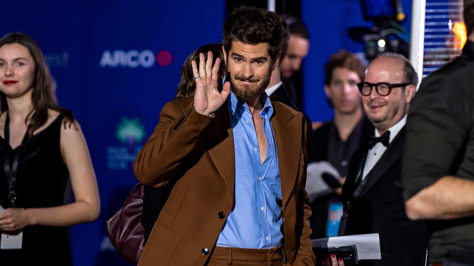 Spider-Man actor Andrew Garfield links up with 49ers’ Sourdough Sam ...