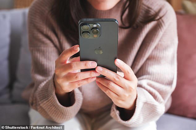 Apple issues warning to all 1.8bn iPhone users over extremely ...