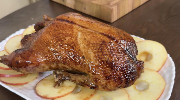 Juicy and crispy roast duck for New Year: Easy step-by-step recipe