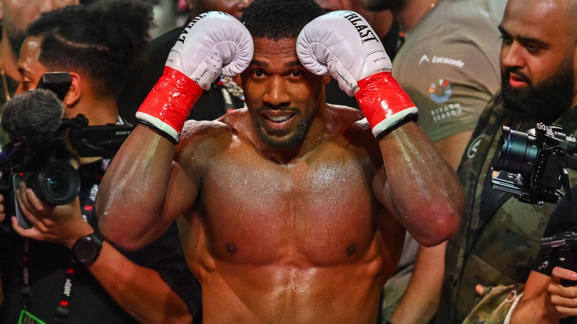 Anthony Joshua: Box-Star bei Unfall in Nigeria verletzt, zwei Menschen ...