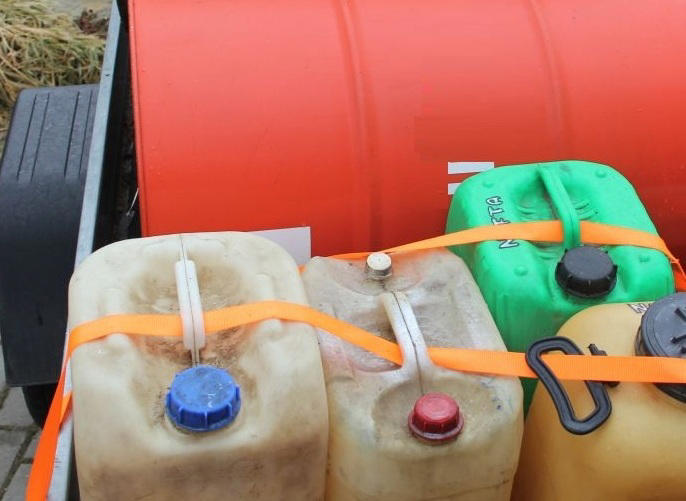 Dva muži na Jihlavsku podváděli s pohonnými hmotami. Přišli si na 2,5 ...