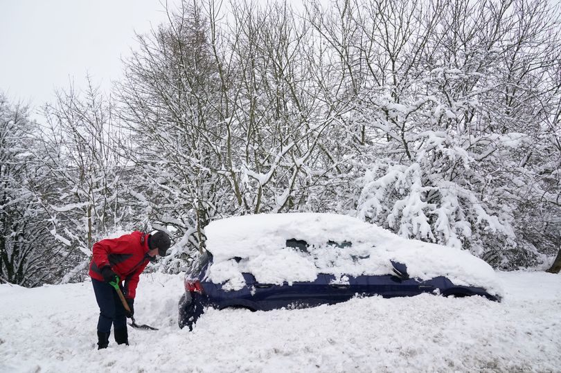 Met Office warns of 'dangerous' snow and ice in UK on New Year's Day